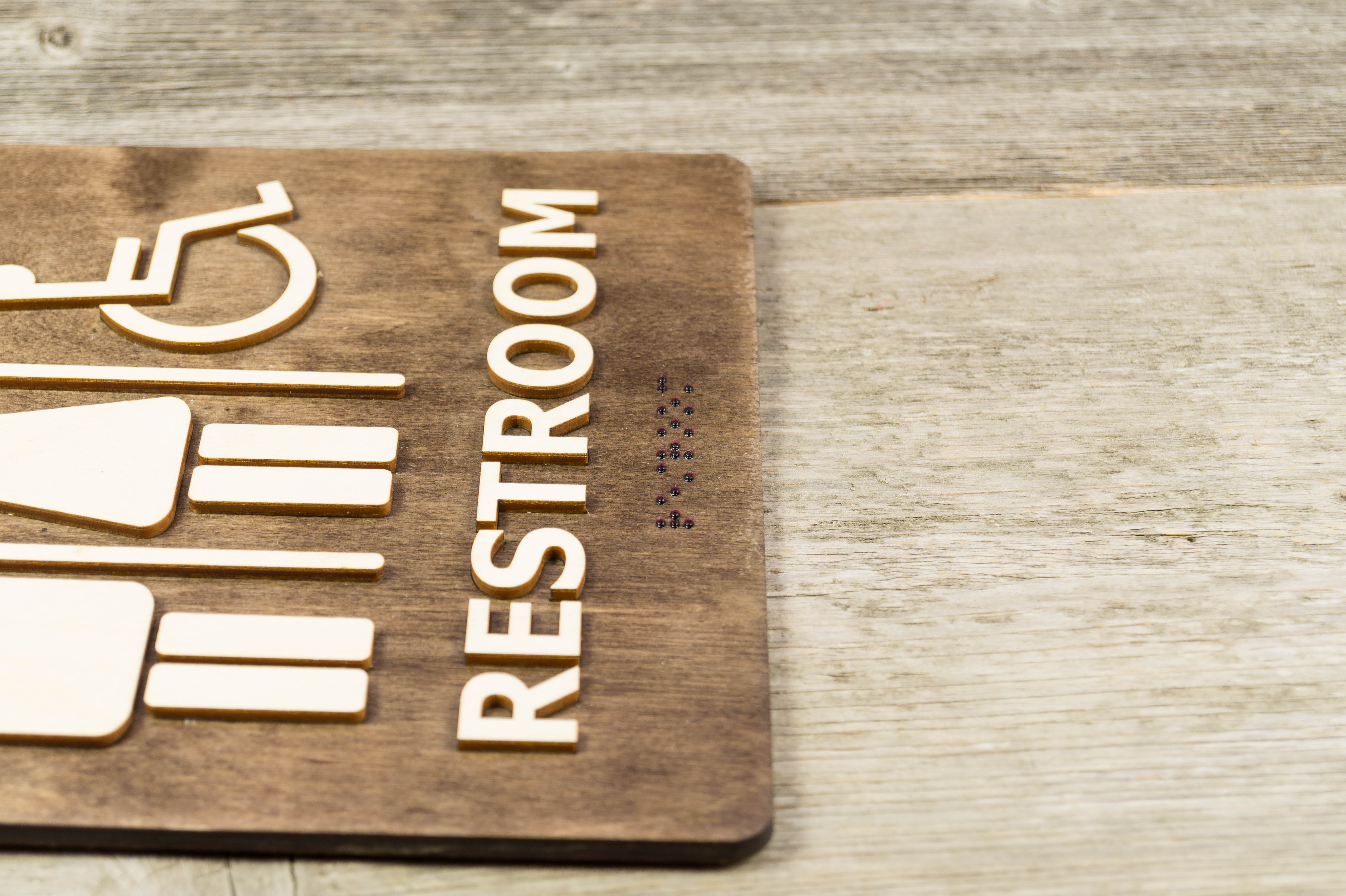 Braille signs – woodendoorsign.com by Etch.pl