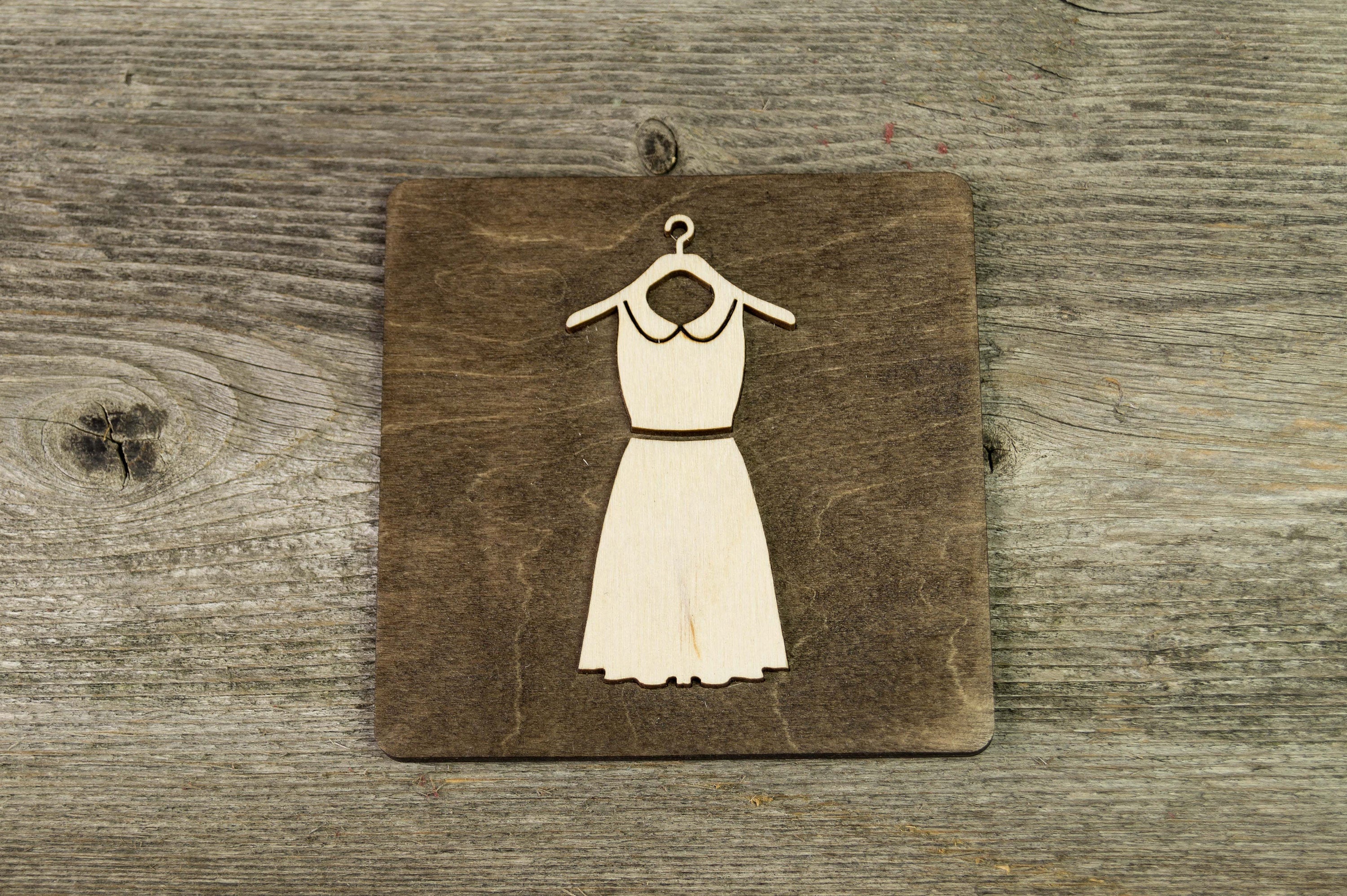 Women Changing Room Sign. – woodendoorsign.com by Etch.pl