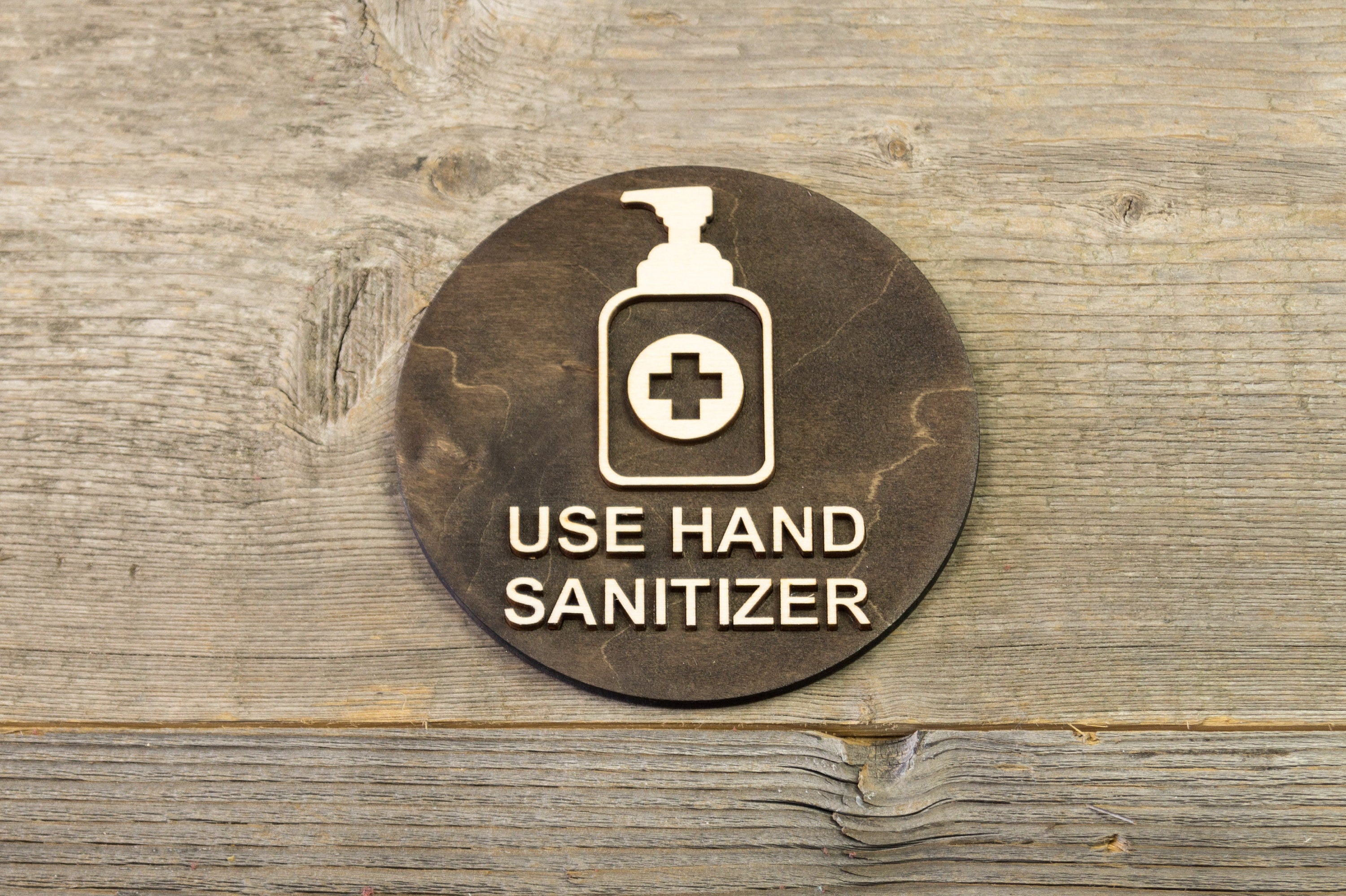 Use Hand Sanitizer Sign – woodendoorsign.com by Etch.pl